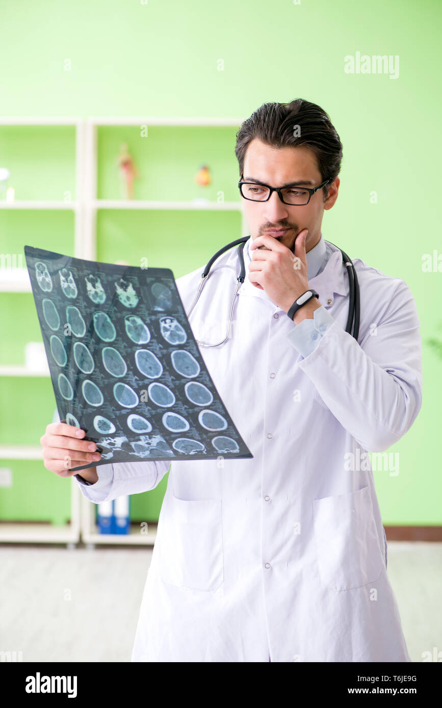 Confused patient hospital hi-res stock photography and images - Alamy