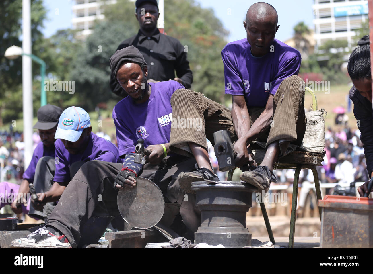 Workers park hi-res stock photography and images - Alamy