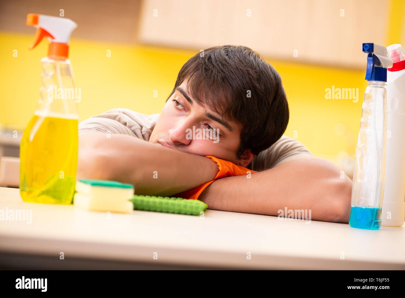 Single man cleaning kitchen at home Stock Photo - Alamy