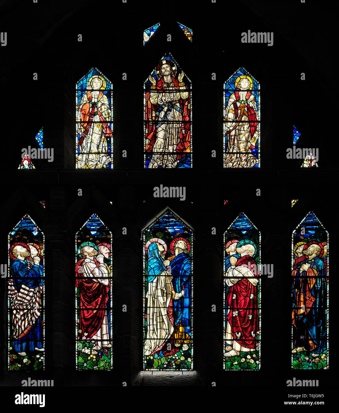 Arts and crafts stained glass window hi-res stock photography and ...
