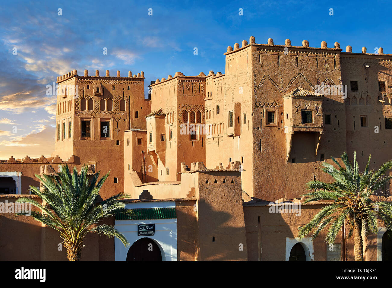 Ouarzazate morocco fortified village hi-res stock photography and ...
