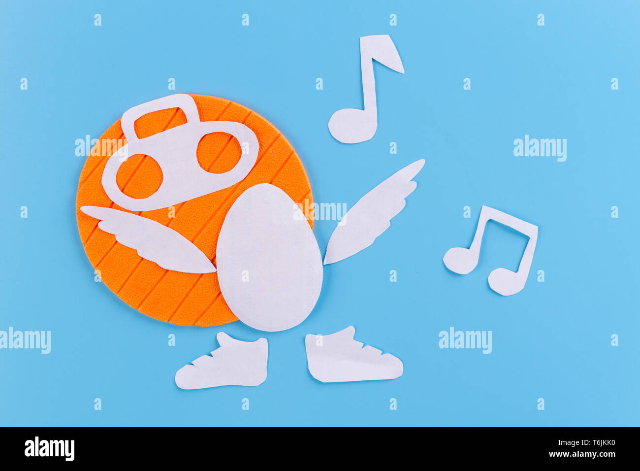 egg as a singer singing concept image Stock Photo - Alamy
