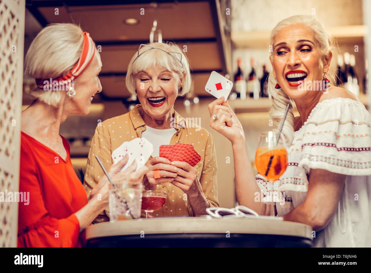 Senior ladies laughing hi-res stock photography and images - Alamy