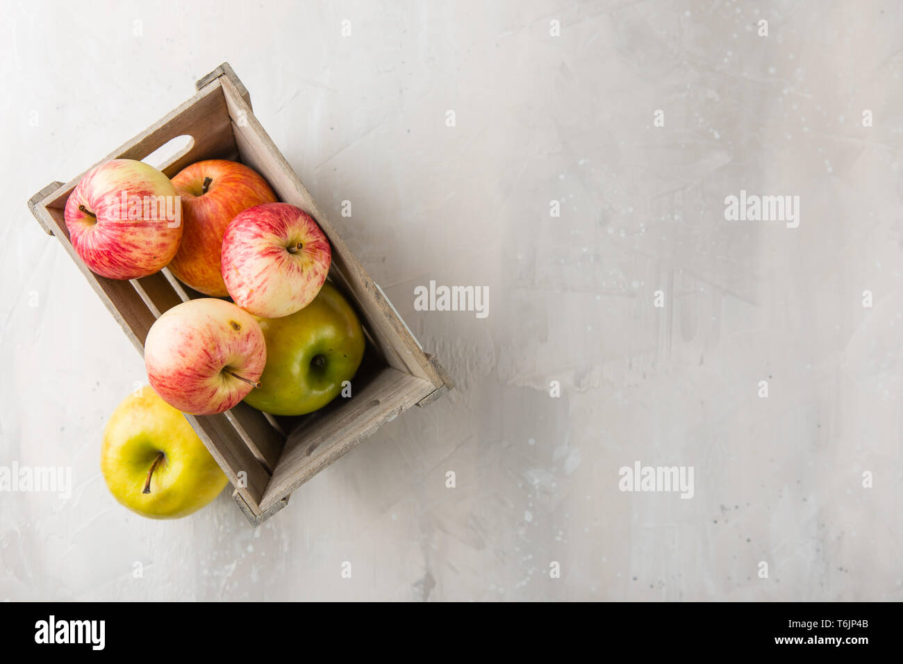Case of apples hi-res stock photography and images - Alamy