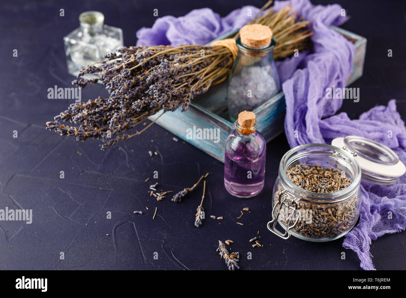 Essential lavender oil hi-res stock photography and images - Alamy