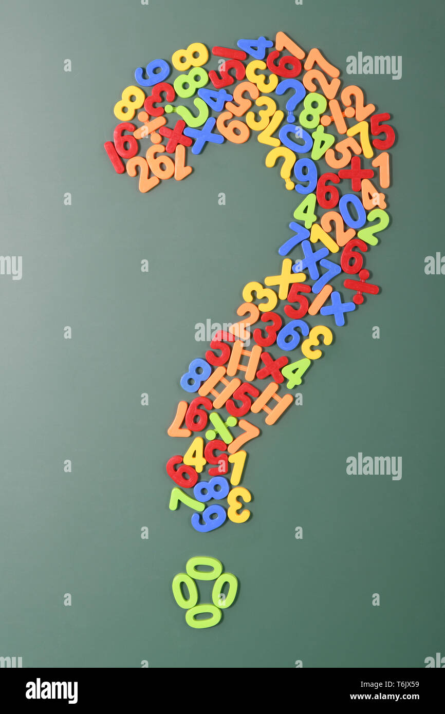 Magnetic question mark on green blackboard / chalkboard Stock Photo - Alamy