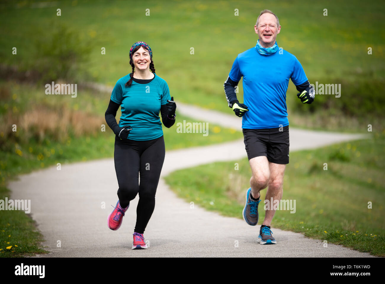 Man woman keeping fit hi-res stock photography and images - Alamy