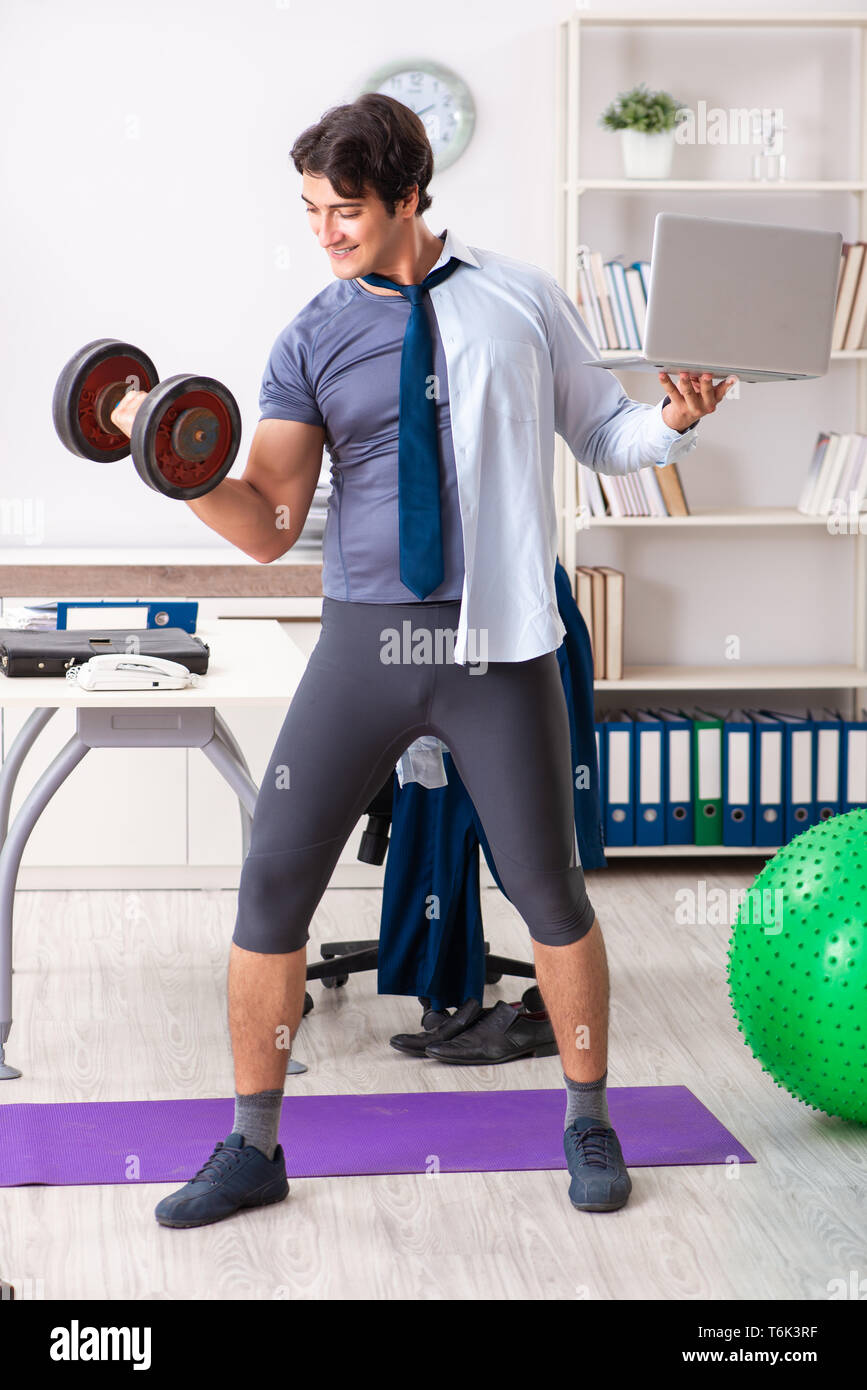 Employee combining work and healthy lifestyle Stock Photo - Alamy