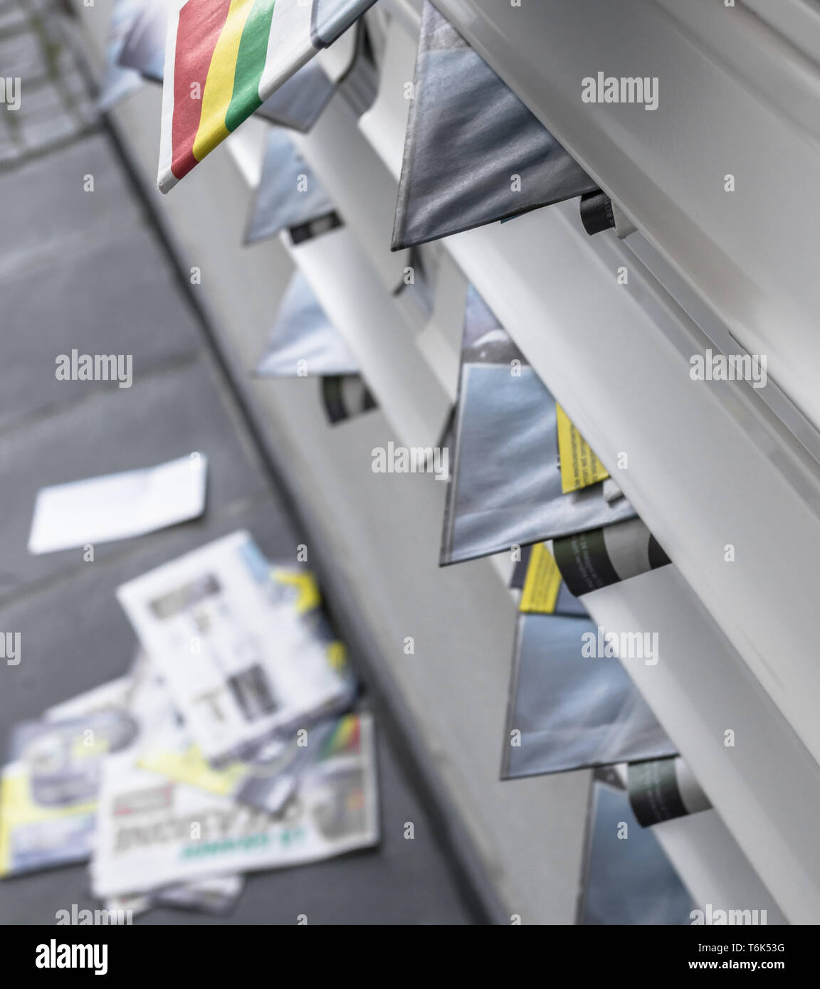 Metal mail boxes hi-res stock photography and images - Alamy