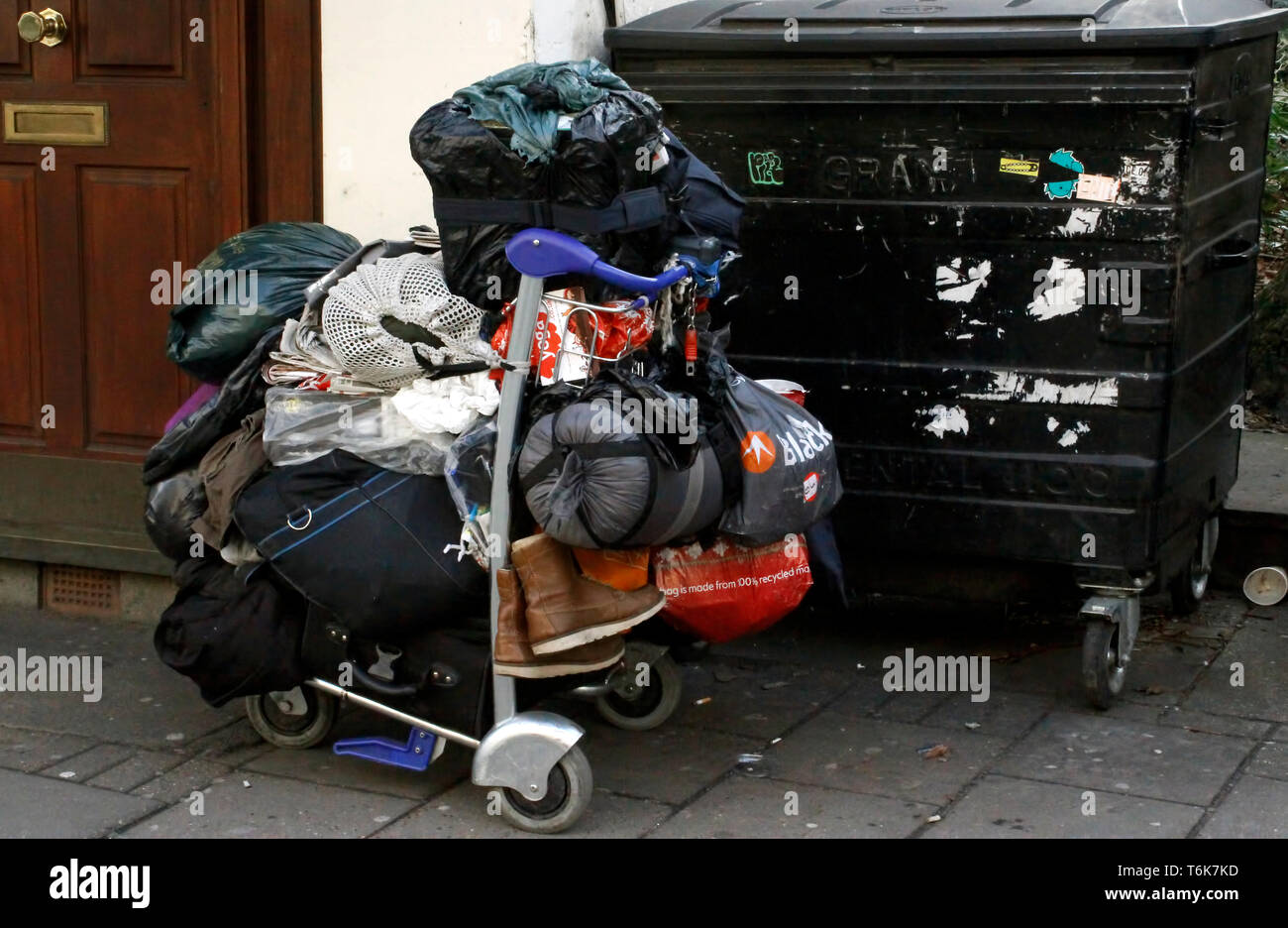 Homeless trolley hi-res stock photography and images - Alamy