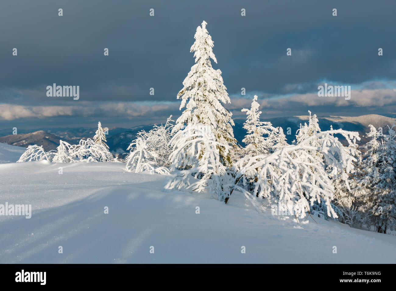 Hilly landsc hi-res stock photography and images - Alamy