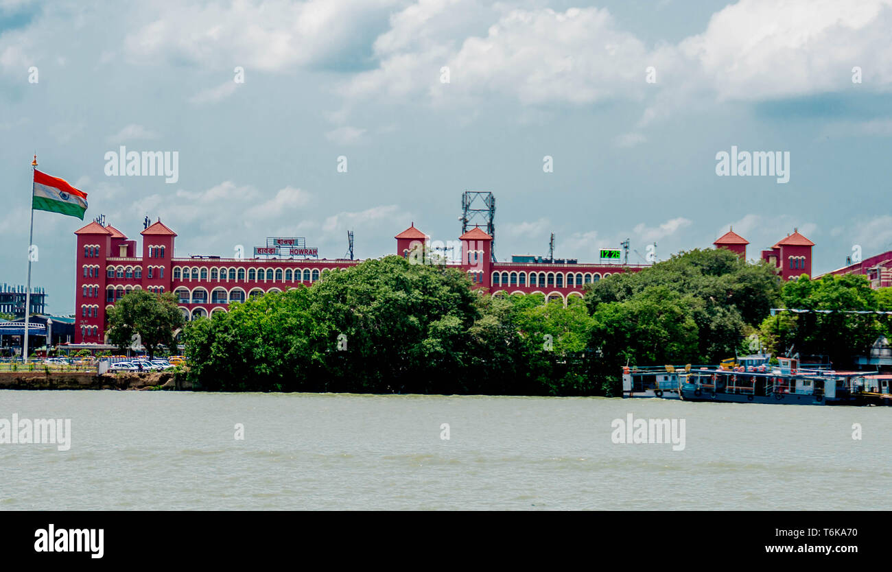 Howrah junction railway station hi-res stock photography and images - Alamy