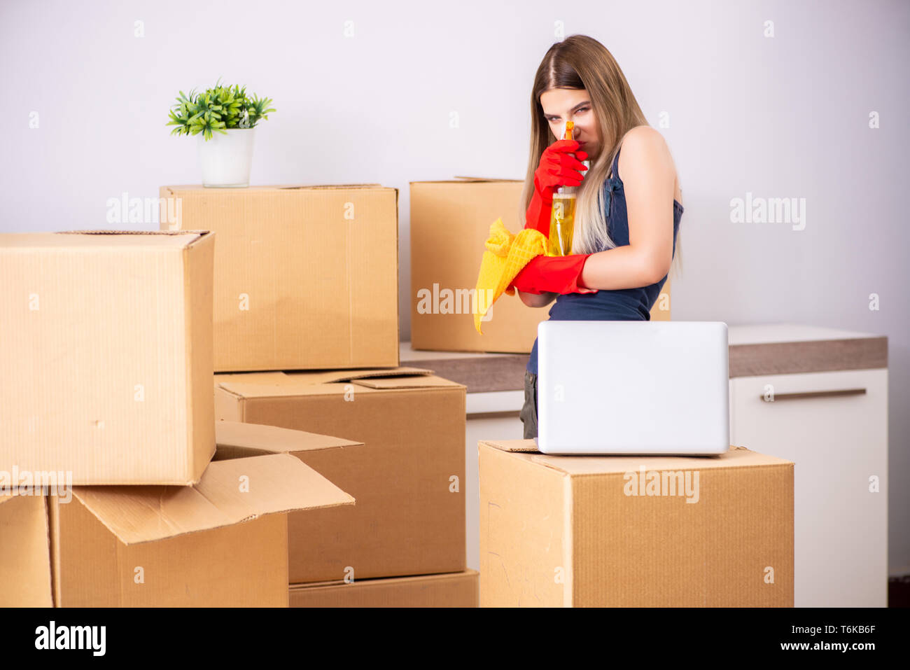 The young woman moving to new place Stock Photo - Alamy