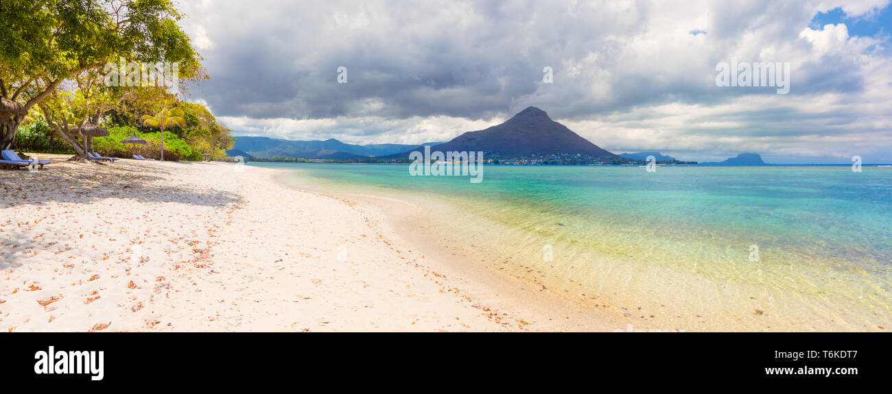 View stunning tropical beach sandy hi-res stock photography and images ...