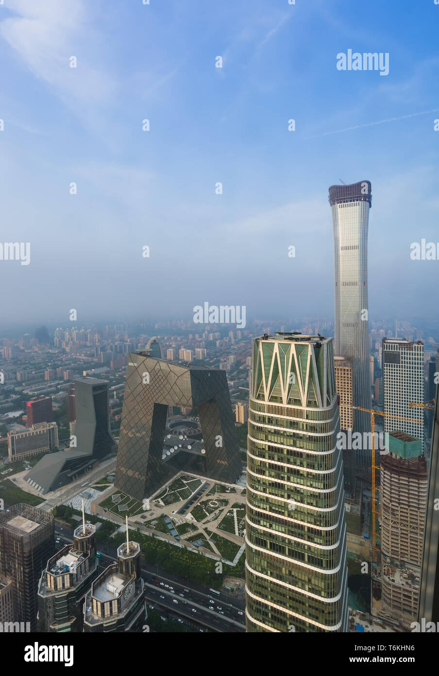 Modern financial district hi-res stock photography and images - Alamy