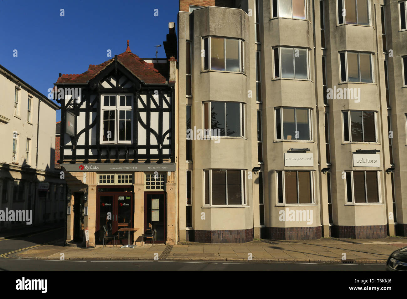 Modern timber buildings hi-res stock photography and images - Alamy
