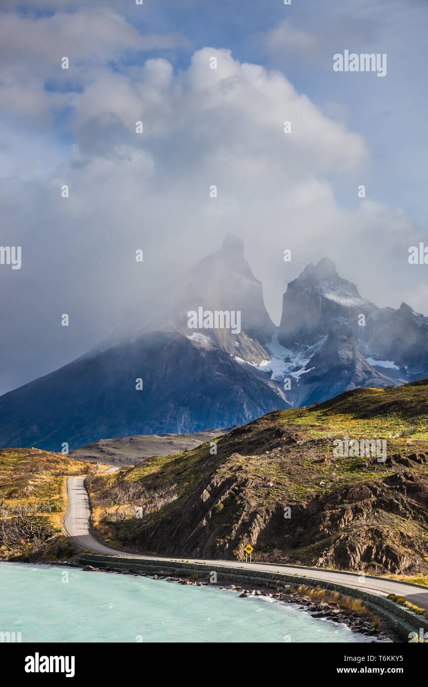 Heavy rocks hi-res stock photography and images - Alamy