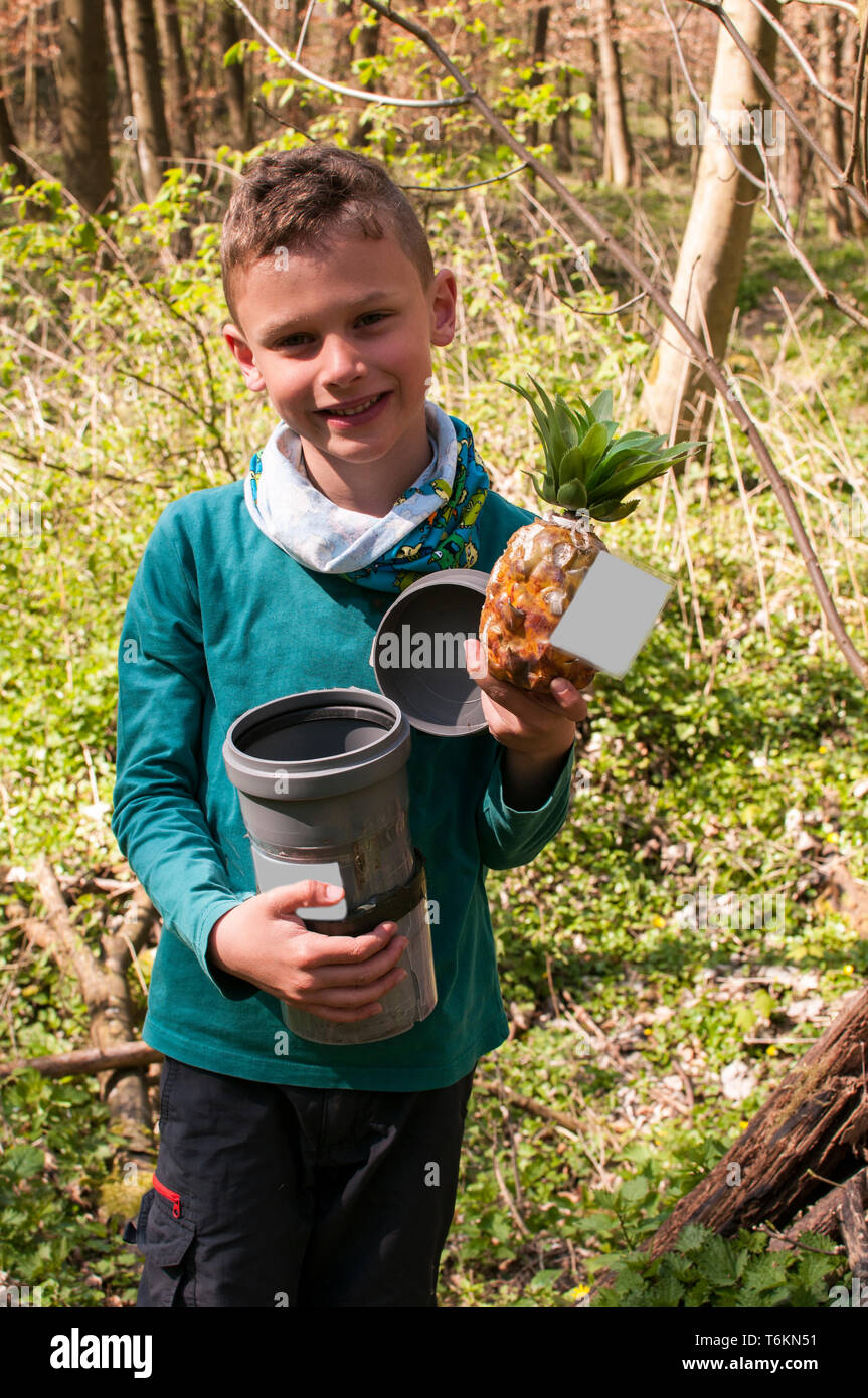 Finding hidden treasure hi-res stock photography and images - Alamy