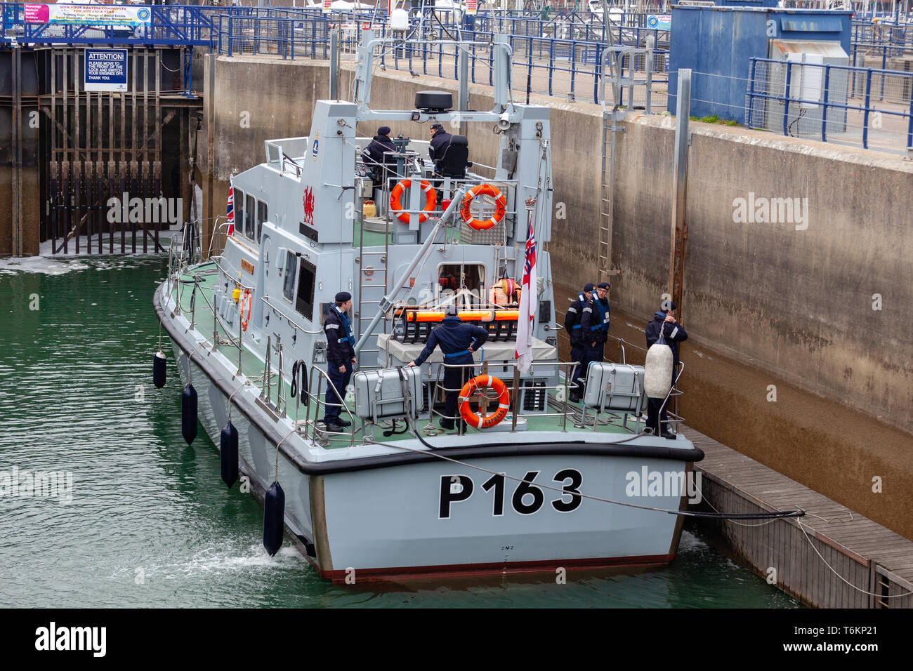 Royal navy uk training hi-res stock photography and images - Alamy