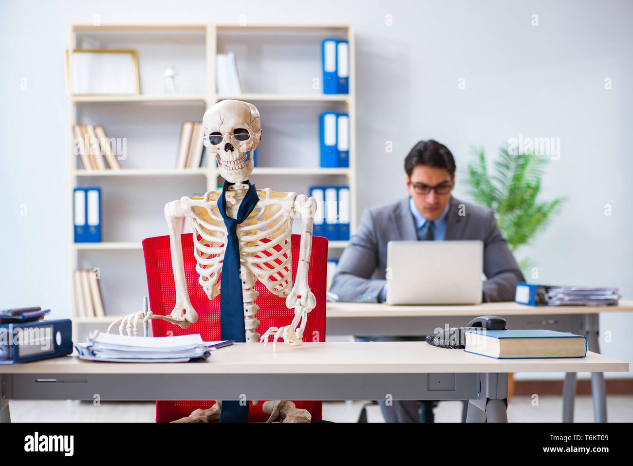 Skeleton in office computer hi-res stock photography and images - Alamy