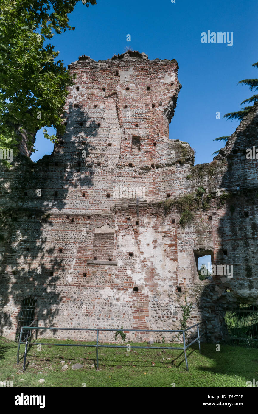 Visconti castle in Trezzo sull'Adda ITALY Stock Photo - Alamy