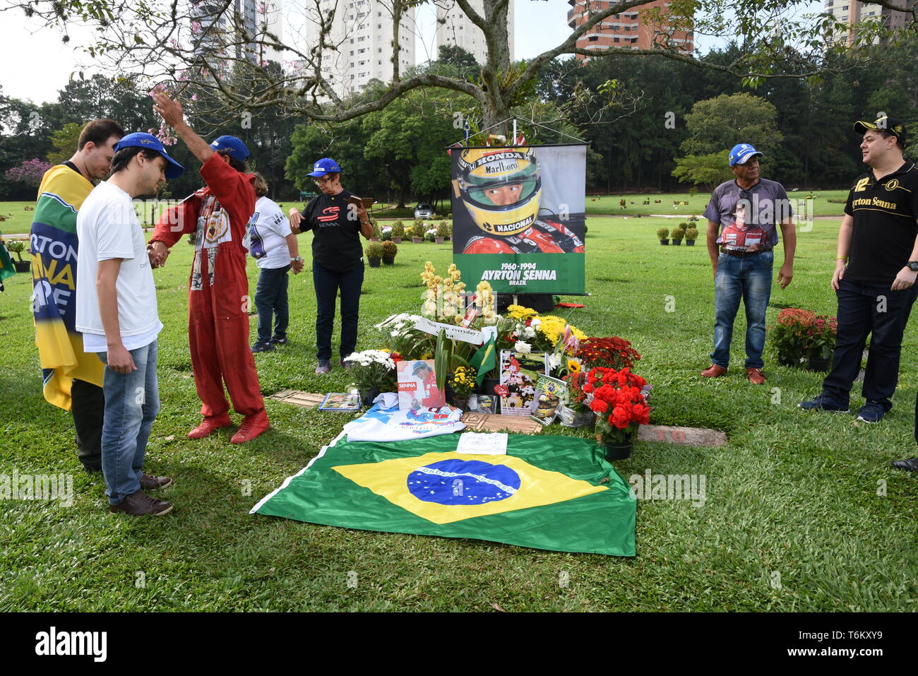 Fans visit the tomb of Formula 1 driver Ayrton Senna at Morumbi ...
