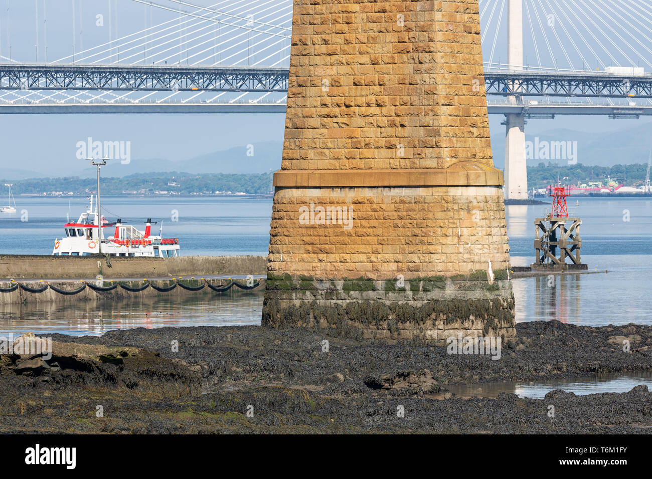 Lighthouse and forth bridge hi-res stock photography and images - Alamy