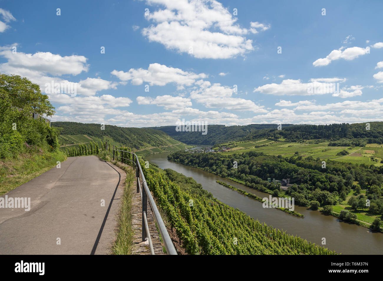 Landscape along country road hi-res stock photography and images - Alamy