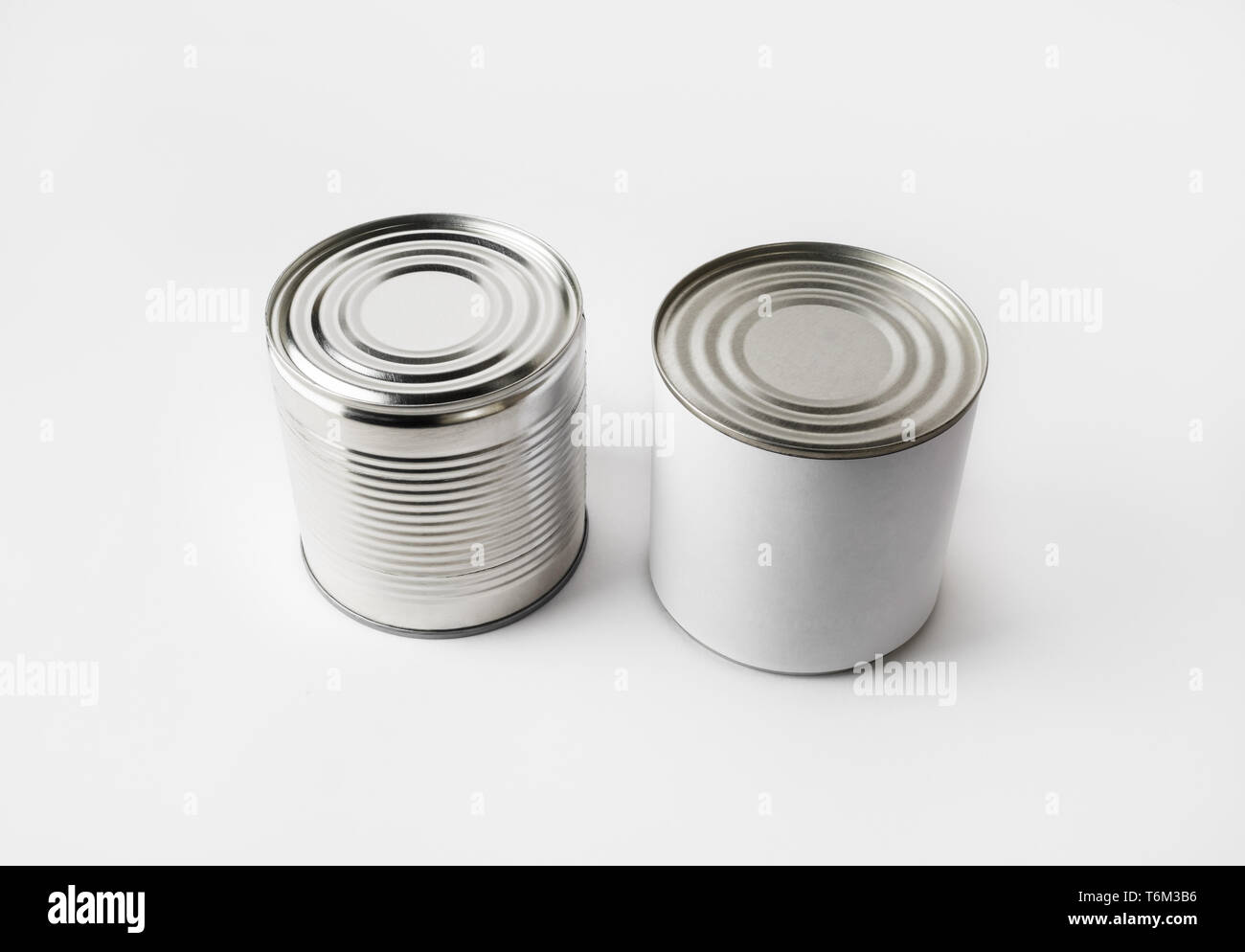 Two empty cans hi-res stock photography and images - Alamy