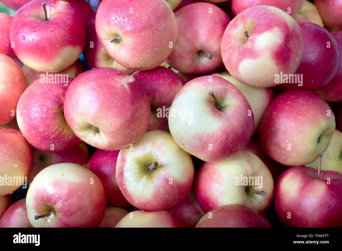 Jucy red apple hi-res stock photography and images - Alamy