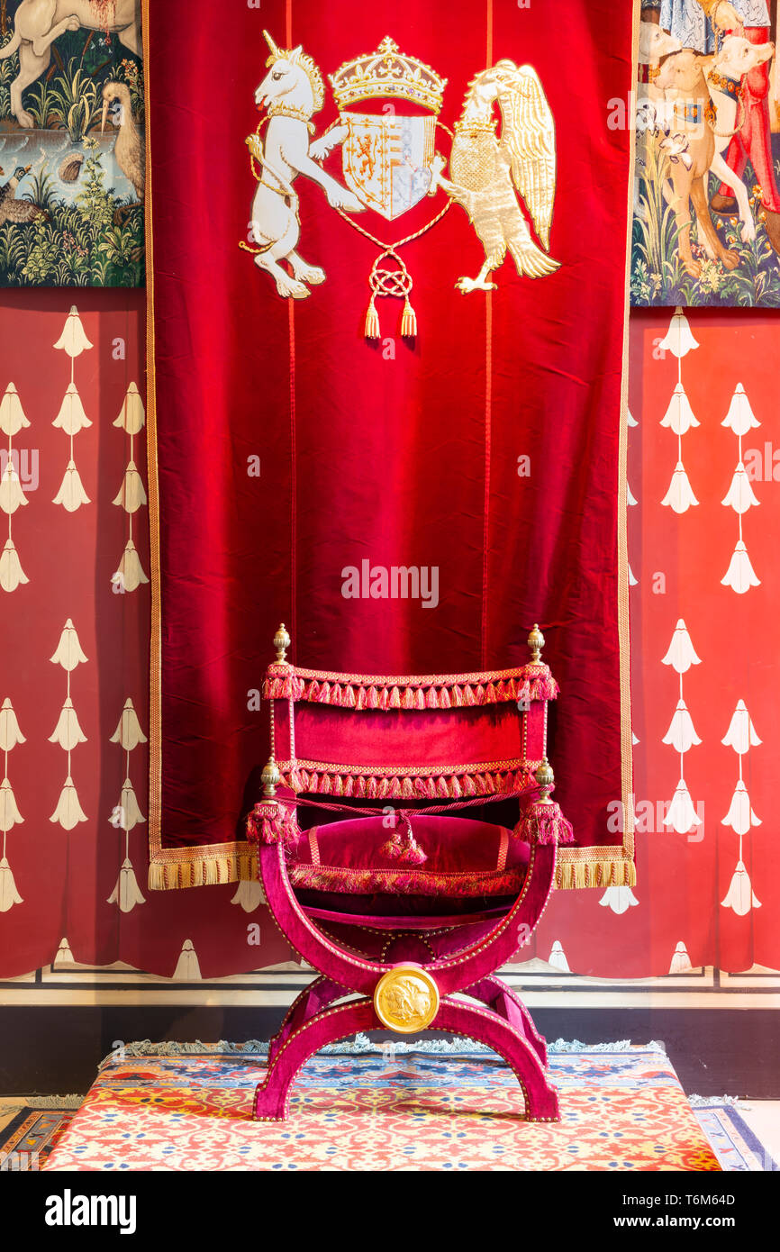 Medieval throne room hi-res stock photography and images - Alamy