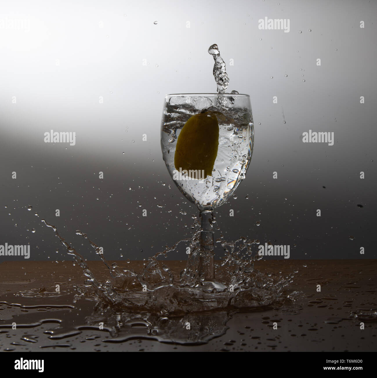 Lemon splash in a glass Stock Photo - Alamy