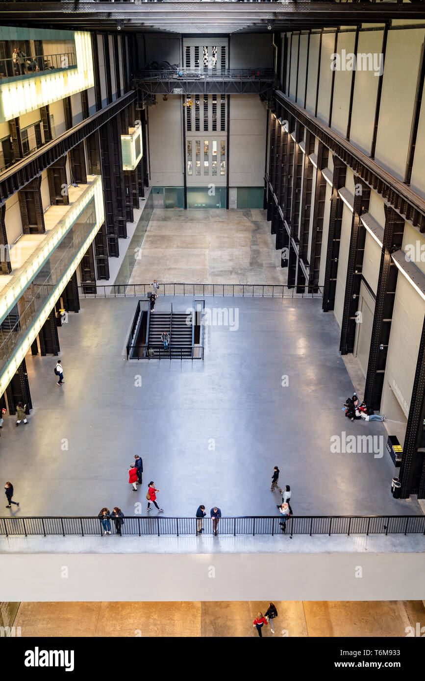 Tate modern turbine hall hi-res stock photography and images - Alamy