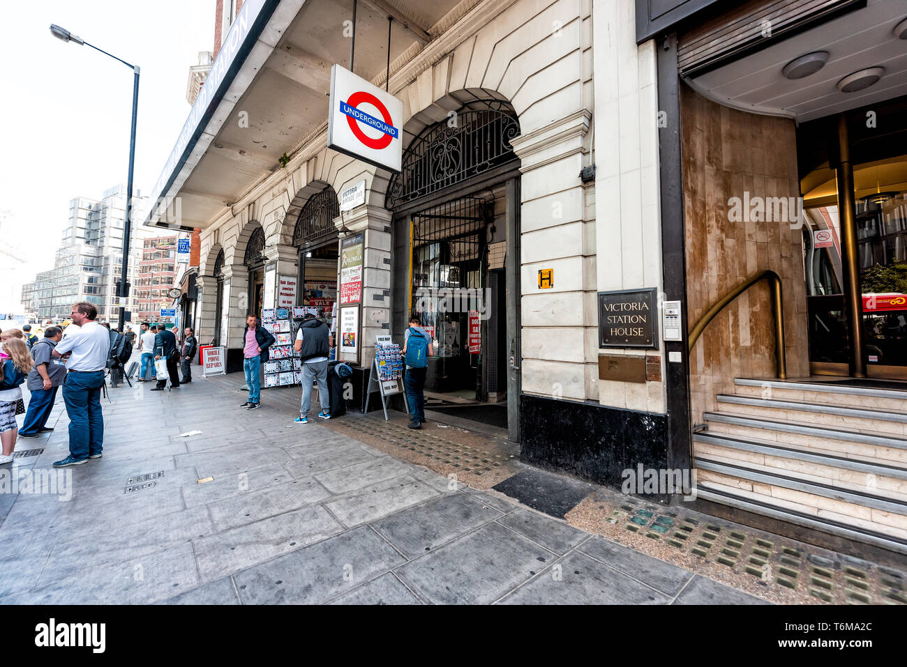 Victoria station restaurant hi-res stock photography and images - Alamy