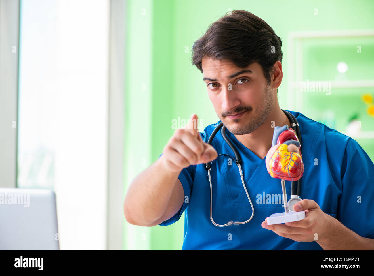 The doctor student explaining heart problems Stock Photo - Alamy