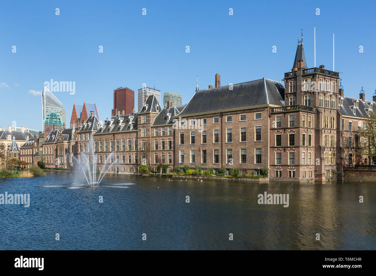 Court pond dutch parliament buildings hi-res stock photography and ...