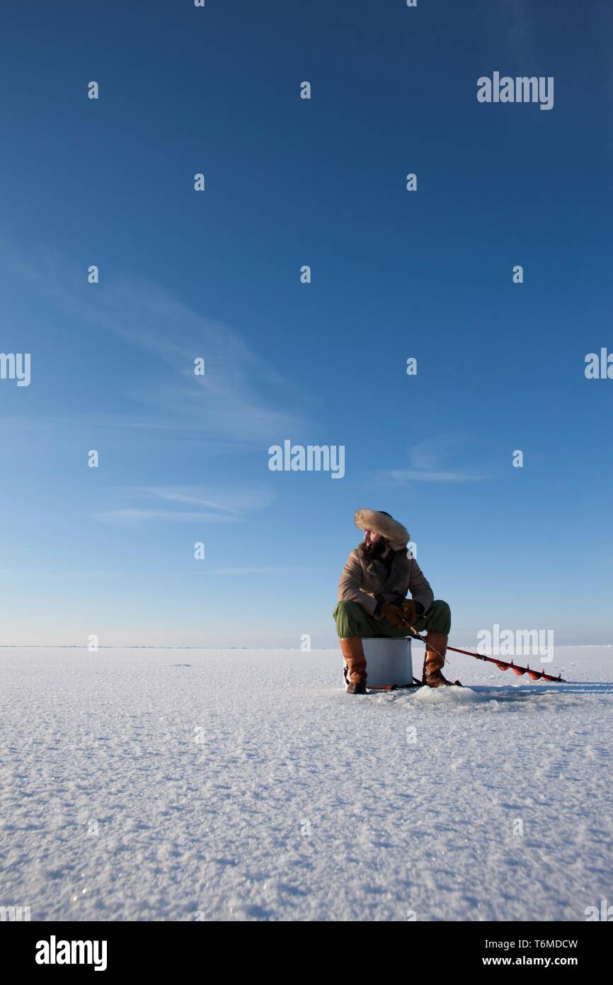 People ice fishing hi-res stock photography and images - Alamy