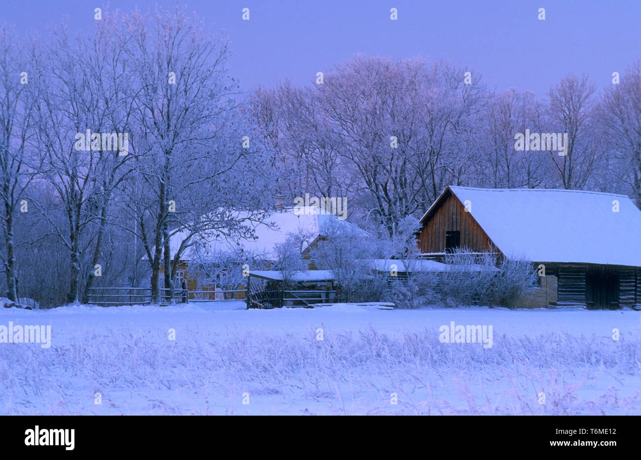 Farmstead scenery hi-res stock photography and images - Alamy