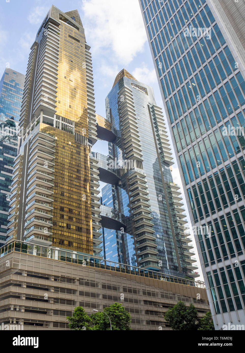 High Rise Buildings In Singapore Stock Photos & High Rise Buildings In ...