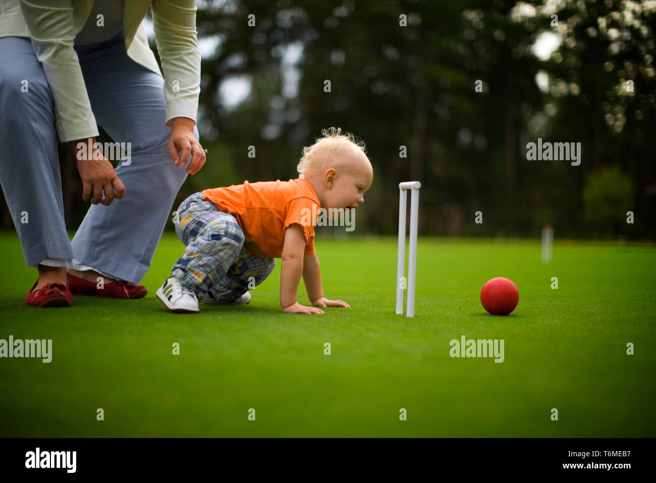 Children playing croquet hi-res stock photography and images - Alamy