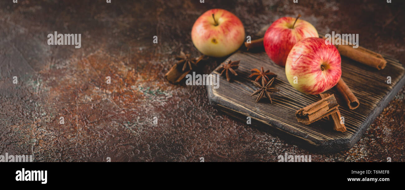 Red apples sticks cinnamon hi-res stock photography and images - Alamy
