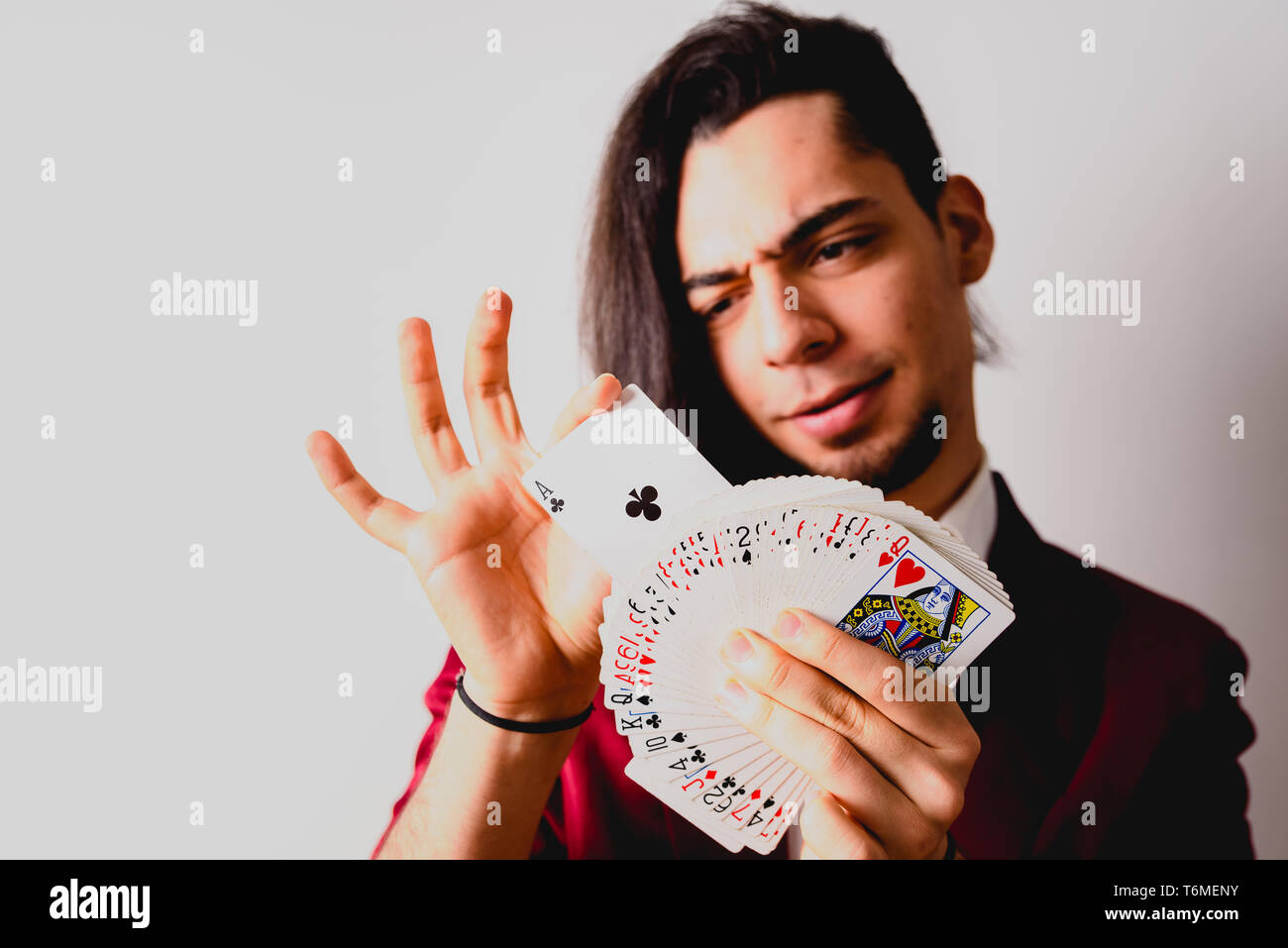magician doing tricks with a deck of cards Stock Photo - Alamy