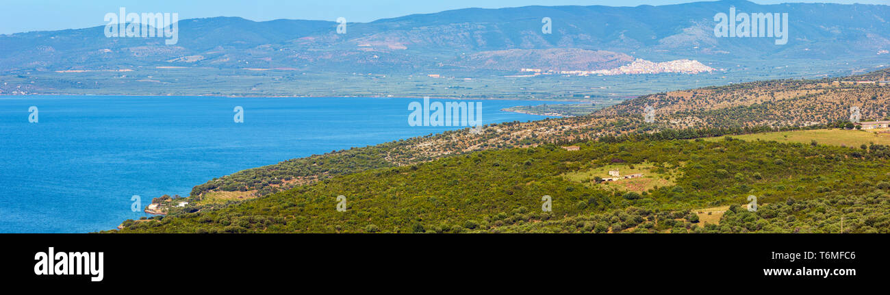 Summer Varano lake, Gargano, Puglia, Italy Stock Photo - Alamy