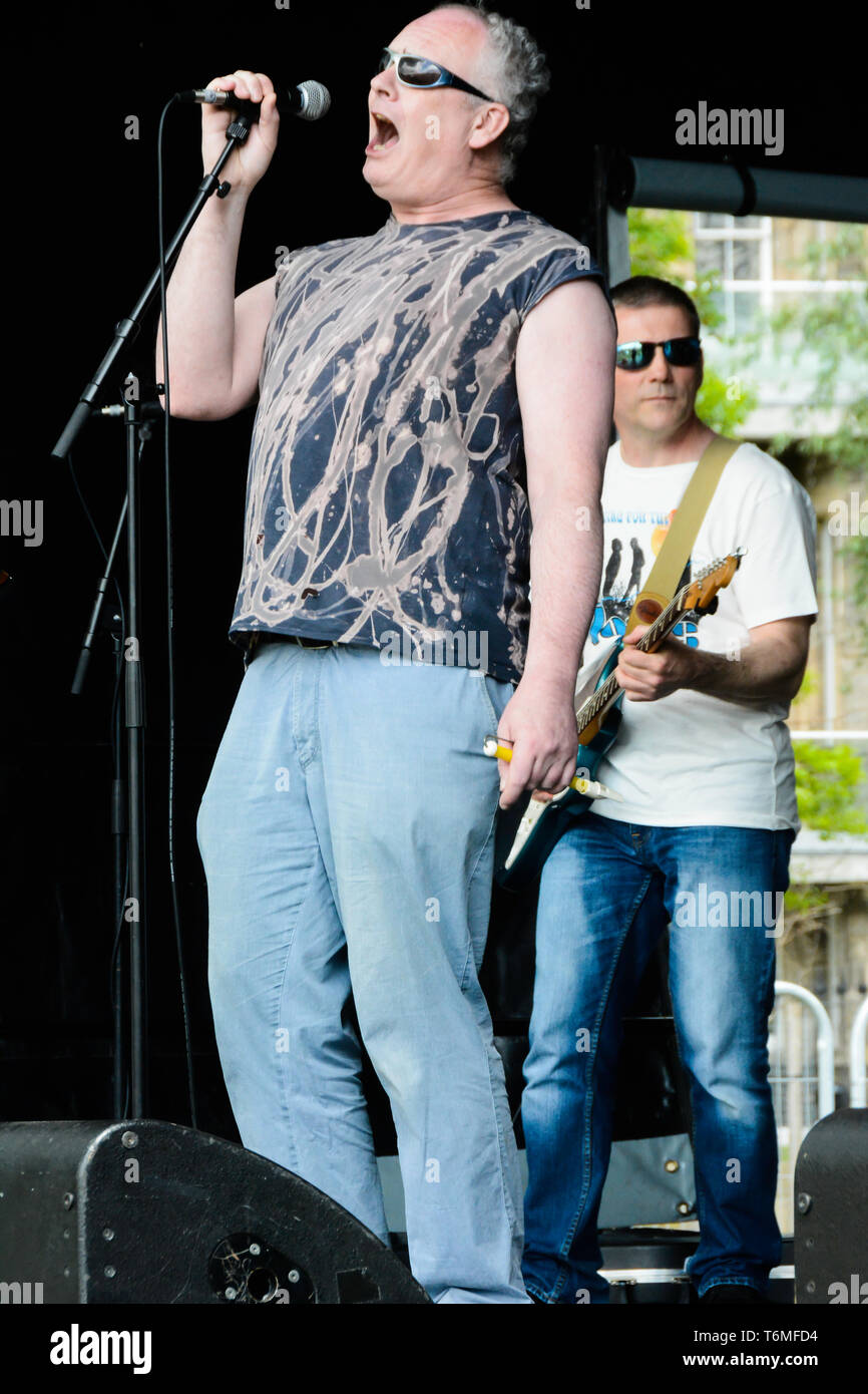 Music in edinburgh hi-res stock photography and images - Alamy