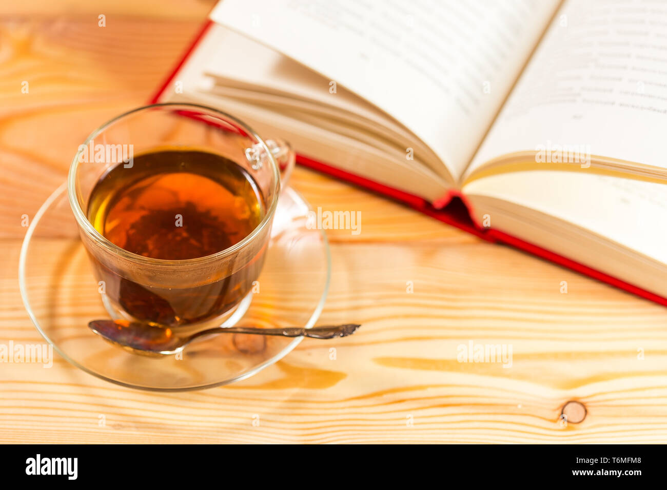 Tea and books hi-res stock photography and images - Alamy