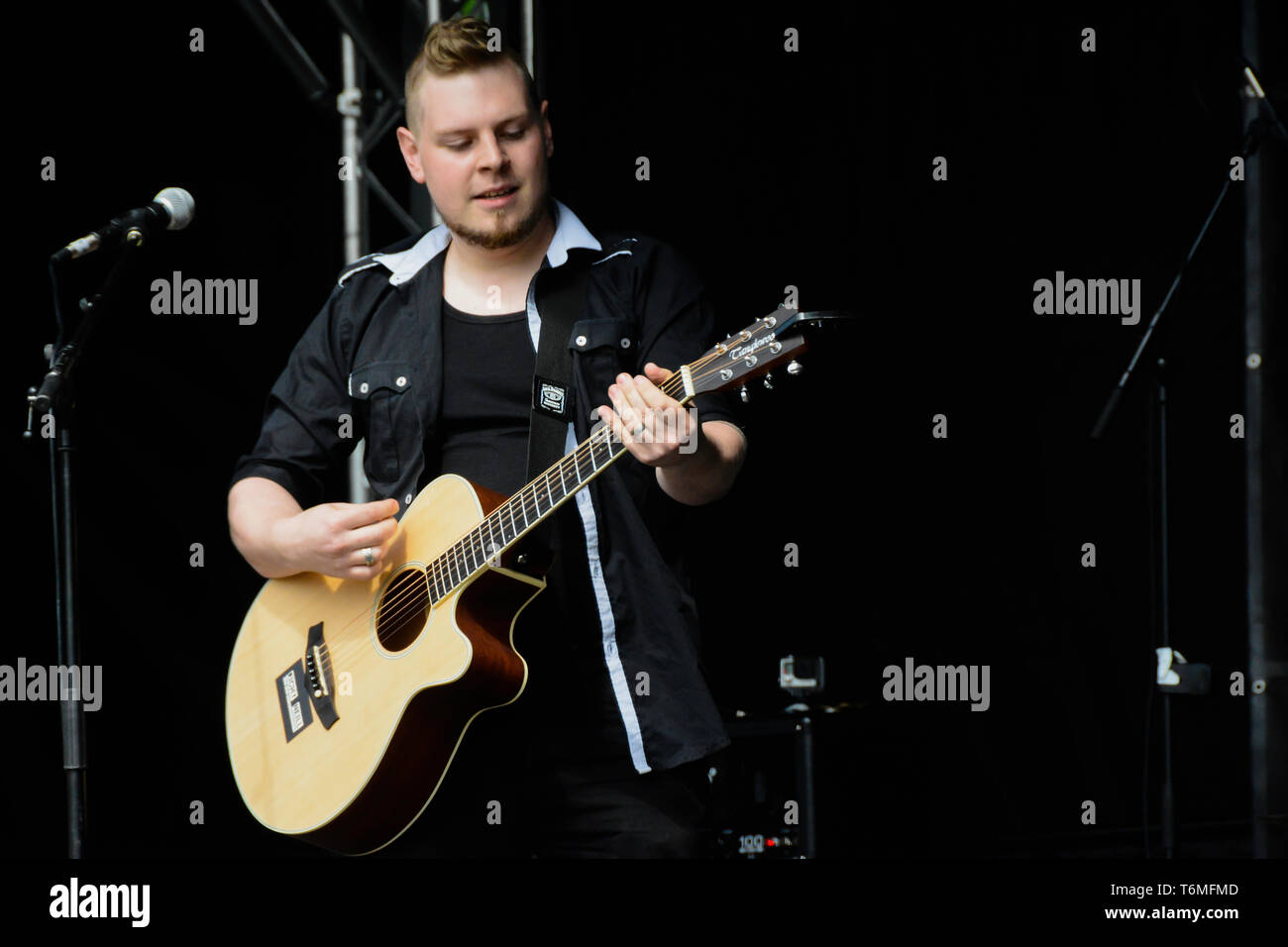 Music in edinburgh hi-res stock photography and images - Alamy