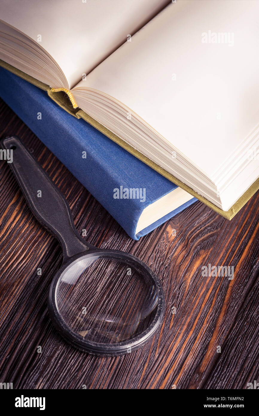 Open book in vintage light tone color Stock Photo - Alamy