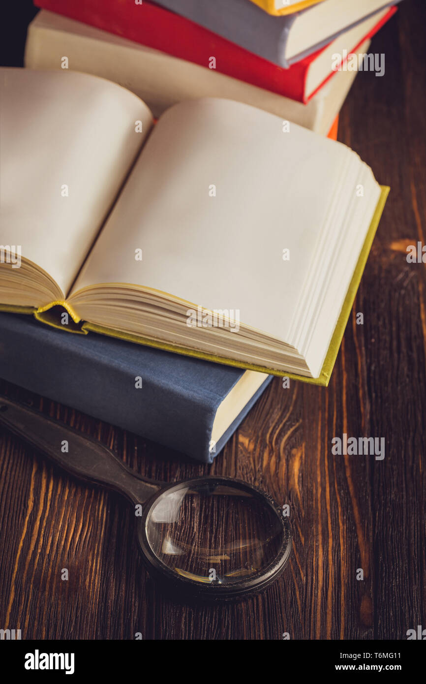 Open book in vintage light tone color Stock Photo - Alamy