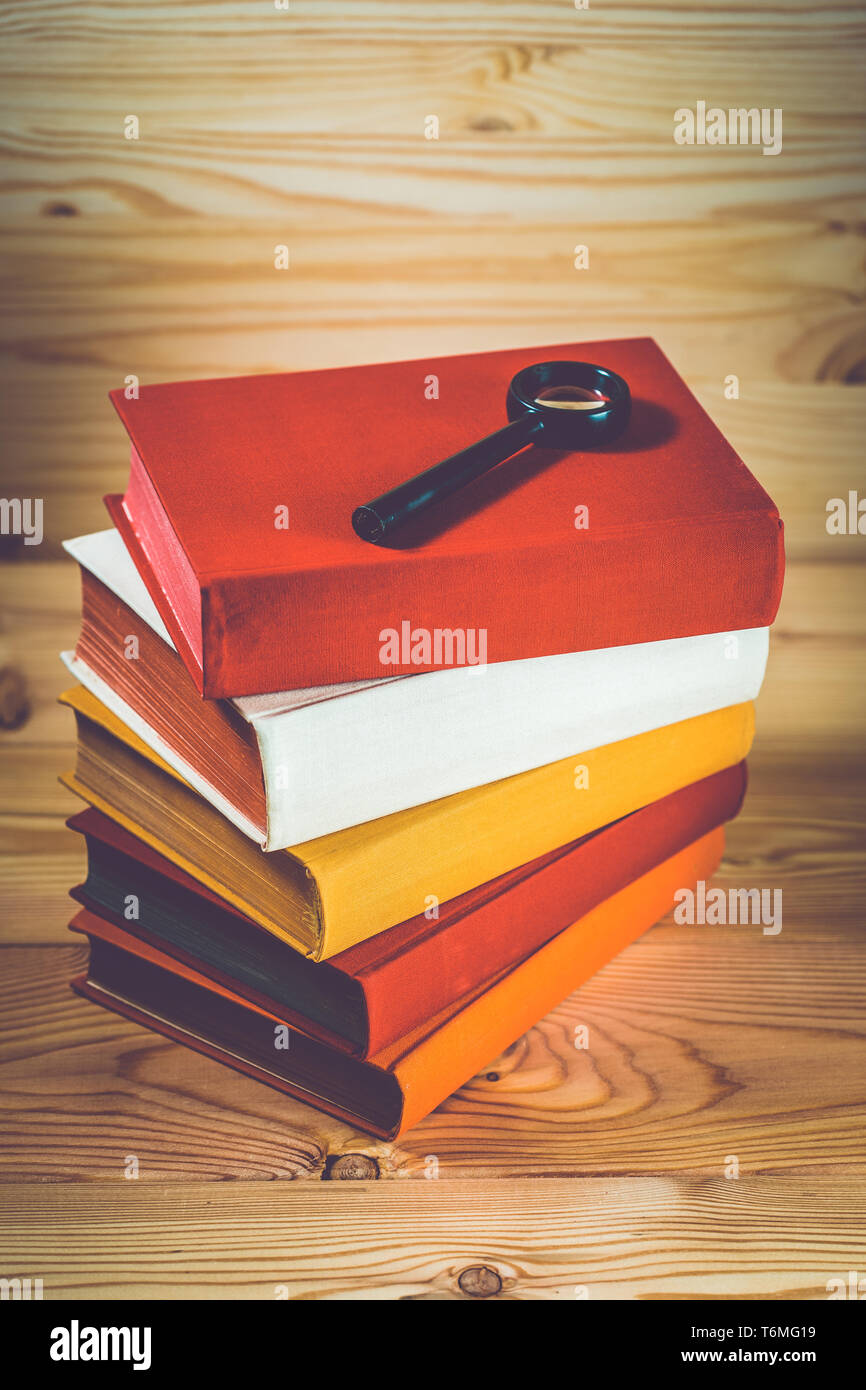 Open book in vintage light tone color Stock Photo - Alamy