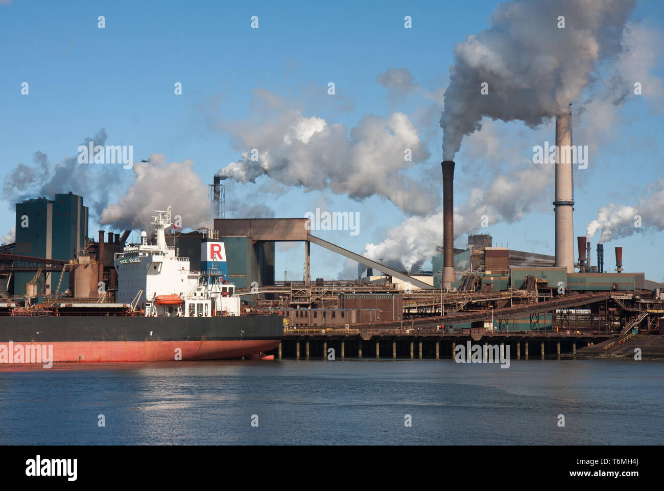 Steel ship production hi-res stock photography and images - Alamy
